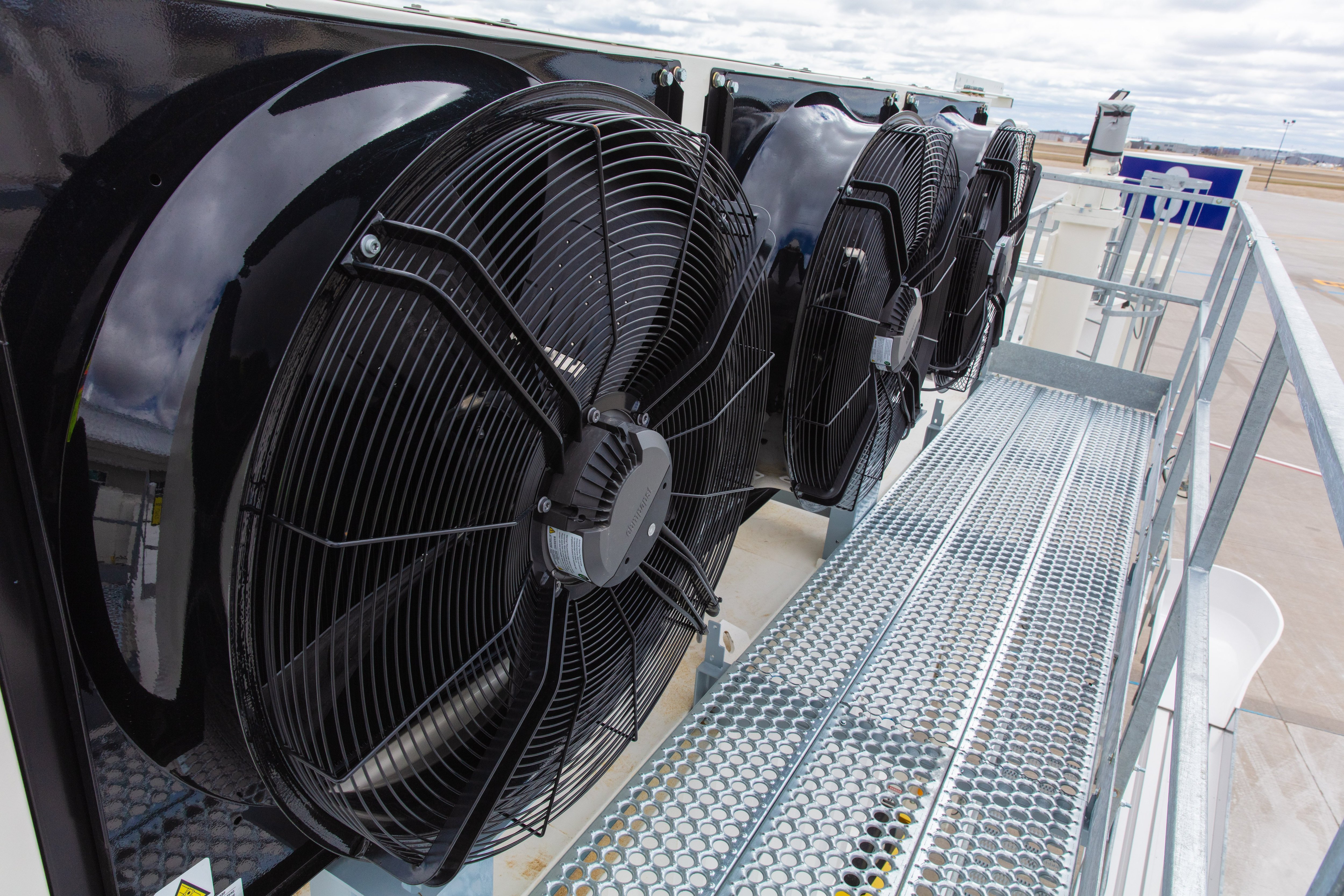 Conditioned Air Solutions for Aircraft Maintenance - Oshkosh AeroTech